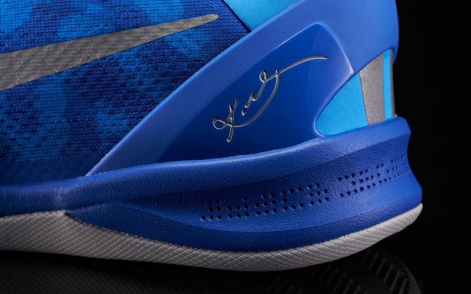 Buy Nike Kobe 8 'Blue Coral Snake' - 555035 400 | GOAT