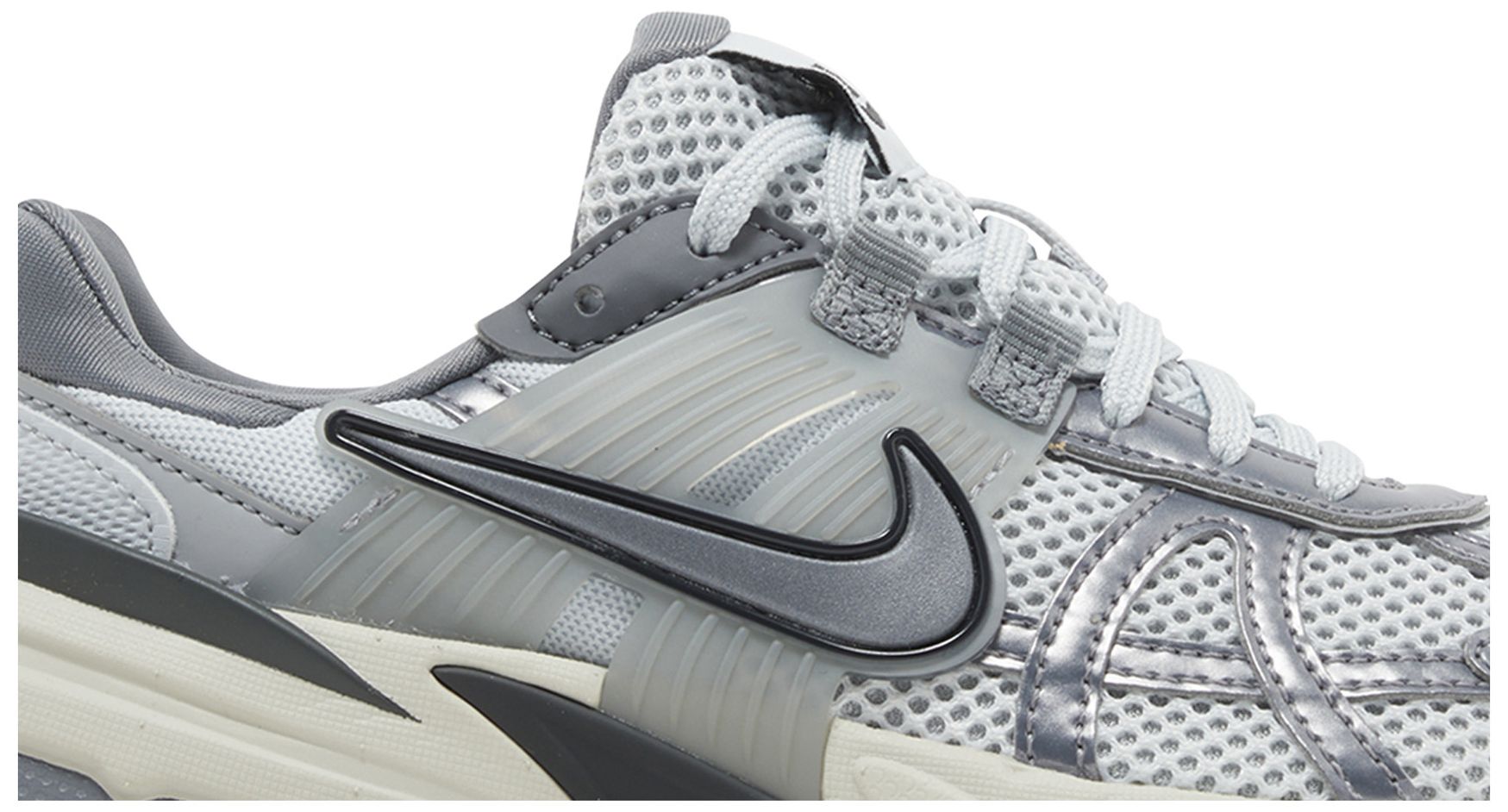 Buy Nike Wmns V2K Run 'Pure Platinum Wolf Grey' - FD0736 003 | GOAT