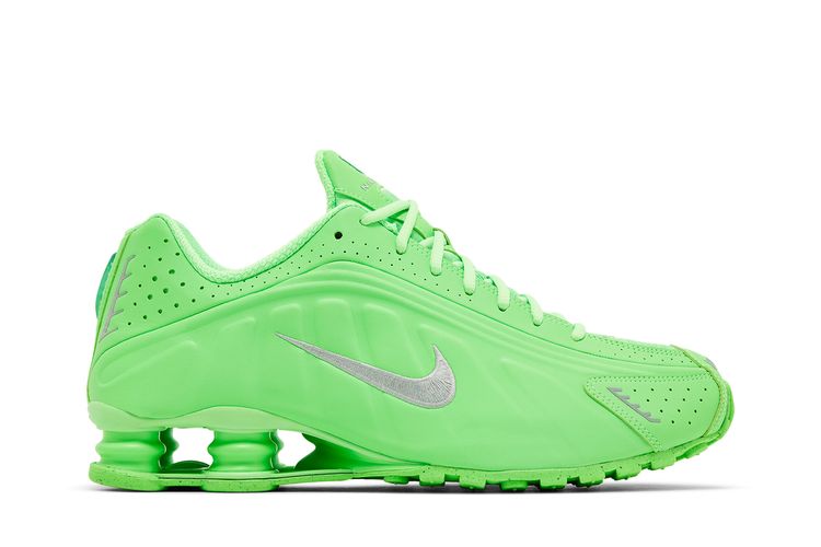 Buy Nike Wmns Shox R4 'Green Strike' - HV0839 398 | GOAT